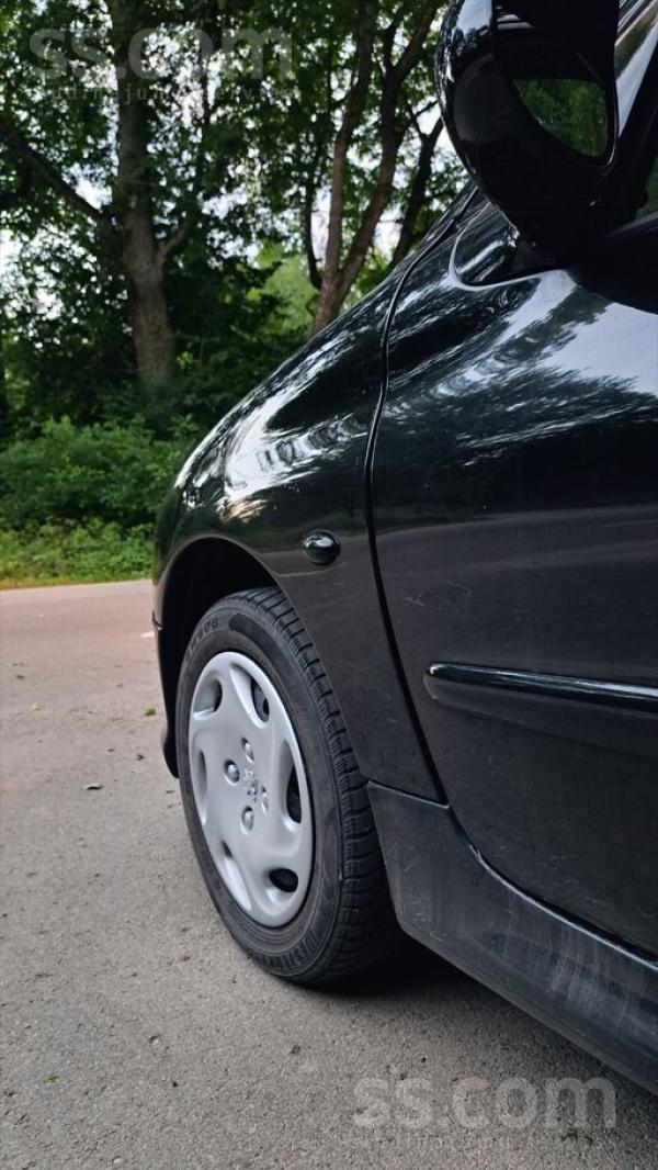 Melns Peugeot 206 2003 Ludza, ar dzinēja tilpumu 1.40 L un nobraukumu 257 tūkst. km par 1000 €, foto 5 vietnē AUTOMOTO.COM.LV