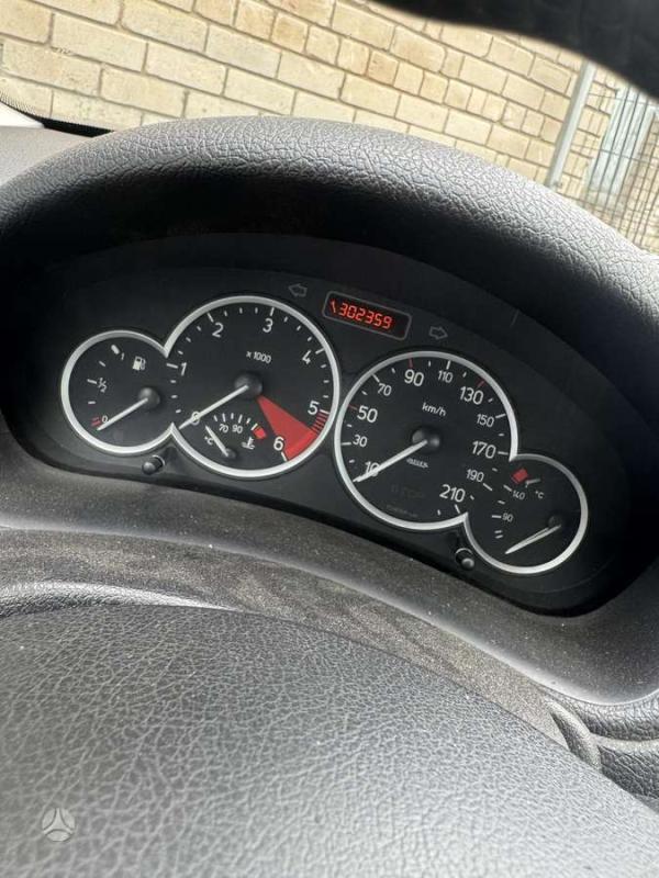 Melns Peugeot 206 2006 Kauņa, ar dzinēja tilpumu 1.56 L un nobraukumu 302 tūkst. km par 500 €, foto 9 vietnē AUTOMOTO.COM.LV