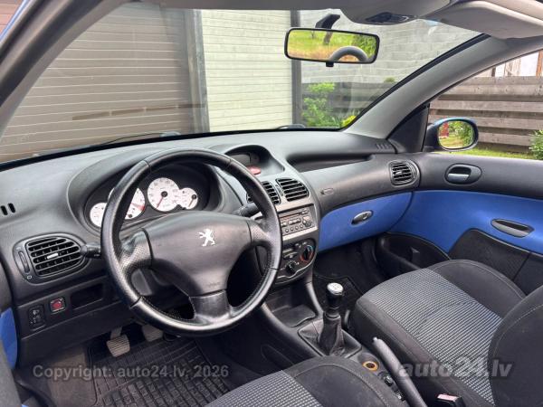 Zils Peugeot 206 2003 Viljandi, ar dzinēja tilpumu 1.60 L un nobraukumu 184 tūkst. km par 2500 €, foto 6 vietnē AUTOMOTO.COM.LV