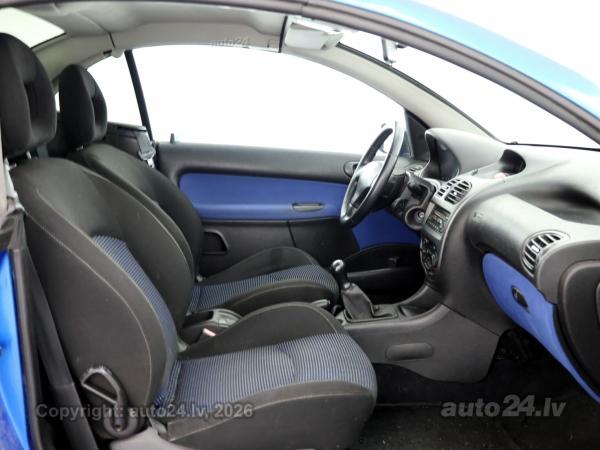 Zils Peugeot 206 2003 Tallina, ar dzinēja tilpumu 1.60 L un nobraukumu 139 tūkst. km par 799 €, foto 8 vietnē AUTOMOTO.COM.LV