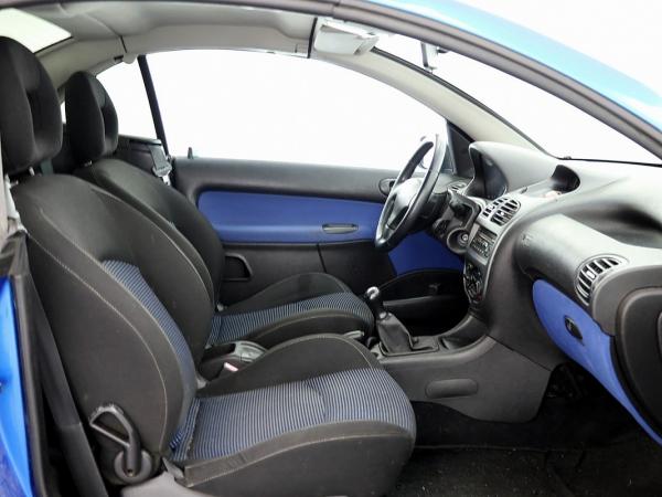 Zils Peugeot 206 2003 Tallina, ar dzinēja tilpumu 1.60 L un nobraukumu 139 tūkst. km par 799 €, foto 8 vietnē AUTOMOTO.COM.LV