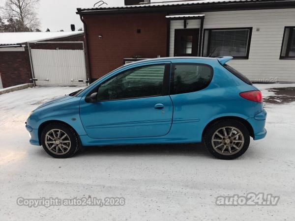 Zils Peugeot 206 2000 Tallina, ar dzinēja tilpumu 2.00 L un nobraukumu 252 tūkst. km par 2900 €, foto 6 vietnē AUTOMOTO.COM.LV