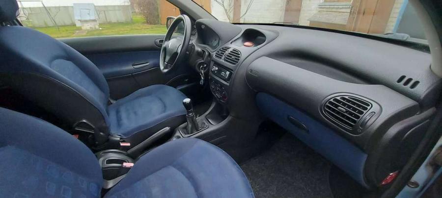 Blue Peugeot 206 2001 in Panevezys, with an engine capacity of 1.40 L and mileage of 321 thousand km for 650 €, photo 4 on AUTOMOTO.COM.LV