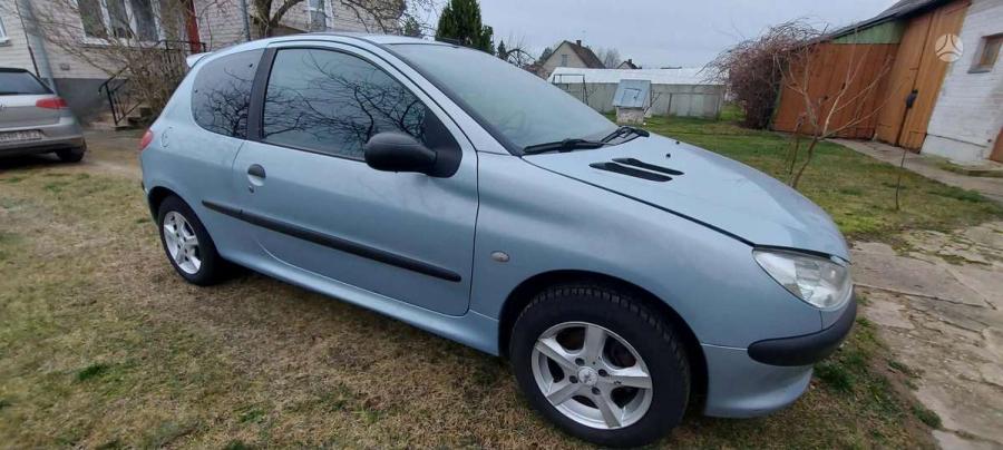 Blue Peugeot 206 2001 in Panevezys, with an engine capacity of 1.40 L and mileage of 321 thousand km for 650 €, photo 6 on AUTOMOTO.COM.LV