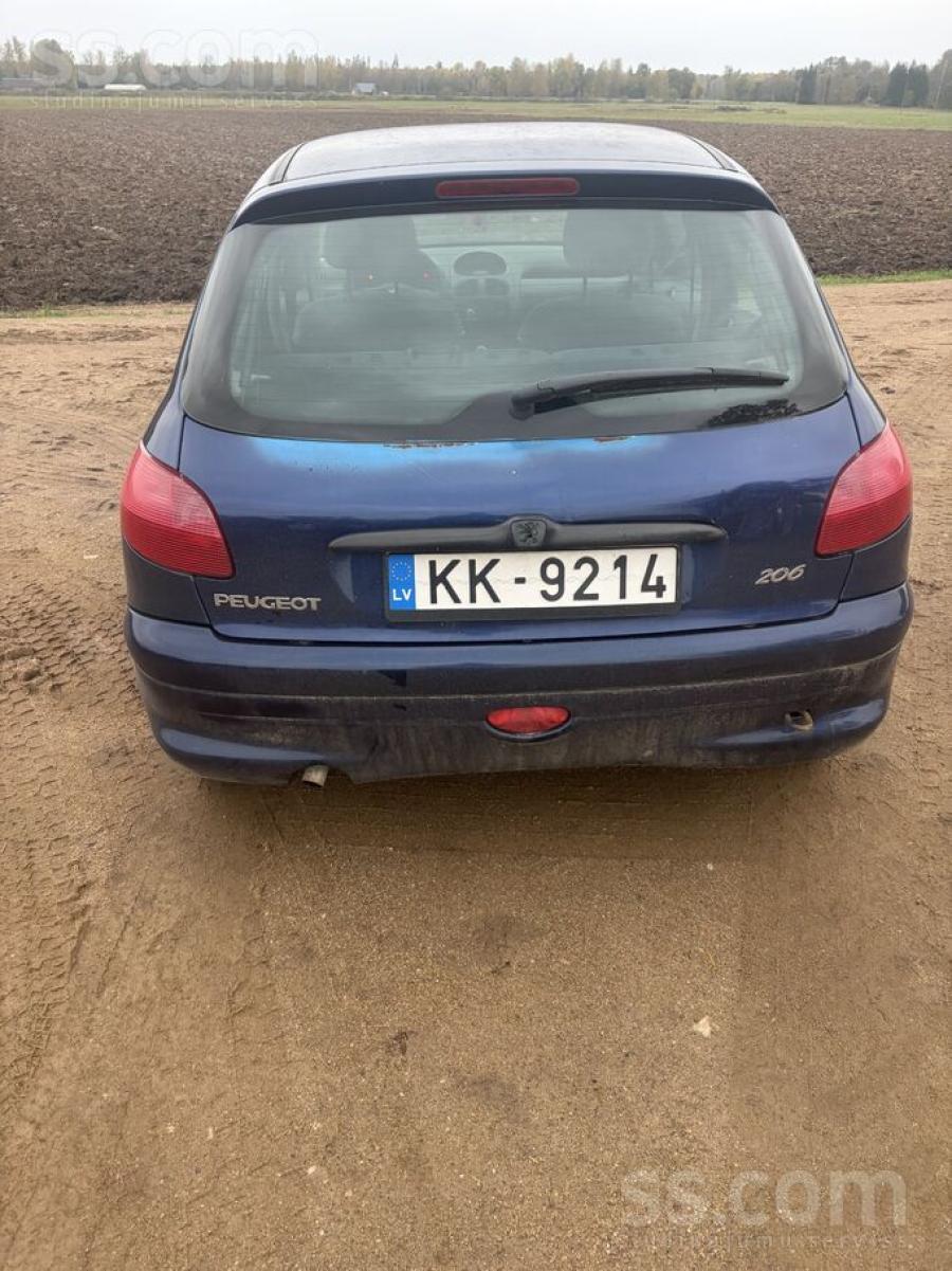 Синий Пежо 206 2001 в Валмиера, объемом двигателя 1.60 л и пробегом 236 тыс. км за 320 €, фото 4 на AUTOMOTO.COM.LV