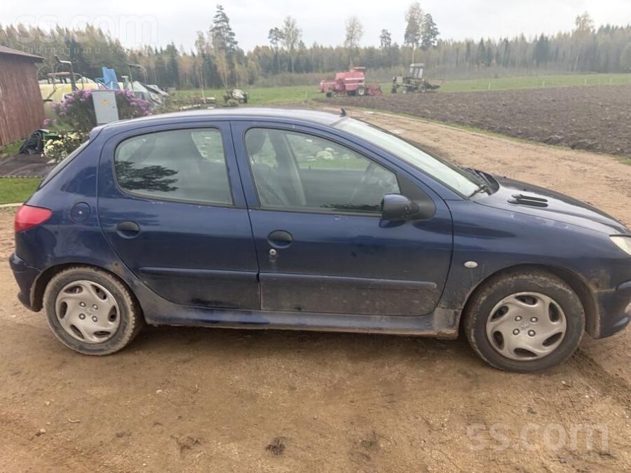 Синий Пежо 206 2001 в Валмиера, объемом двигателя 1.60 л и пробегом 236 тыс. км за 320 €, фото 5 на AUTOMOTO.COM.LV