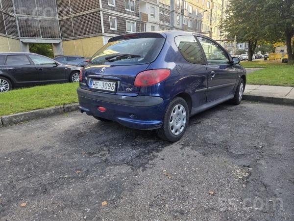 Peugeot 206 2004 in Riga on AUTOMOTO.COM.LV Blue Peugeot 206 2004 in Riga, with an engine capacity of 1.10 L and mileage of 118 thousand km for 550 €, photo 4 on AUTOMOTO.COM.LV