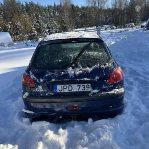 Blue Peugeot 206 2005 in Moletai, with an engine capacity of 1.40 L and mileage of 254 thousand km for 900 €, photo 2 on AUTOMOTO.COM.LV