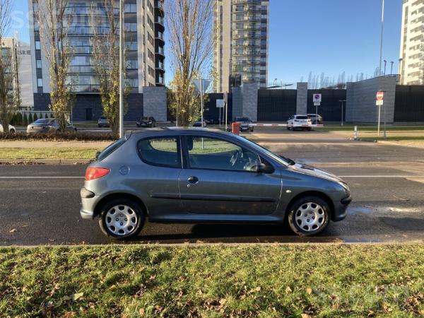 Blue Peugeot 206 2007 in Riga, with an engine capacity of 1.40 L and mileage of 189 thousand km for 1450 €, photo 3 on AUTOMOTO.COM.LV