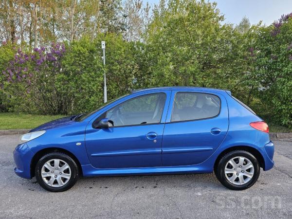 Zils Peugeot 206 2011 Rīga, ar dzinēja tilpumu 1.40 L un nobraukumu 138 tūkst. km par 2490 €, foto 3 vietnē AUTOMOTO.COM.LV