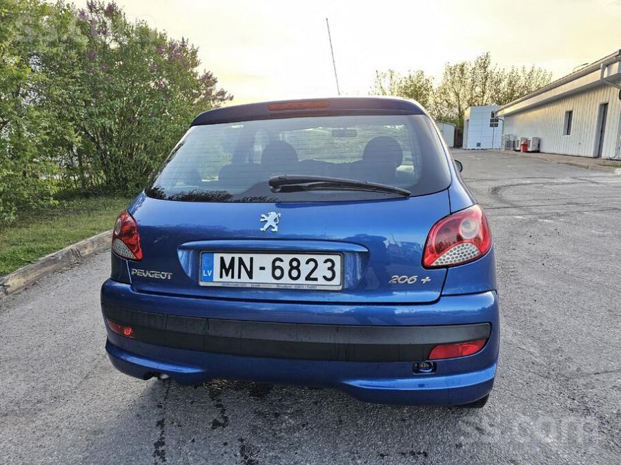 Zils Peugeot 206 2011 Rīga, ar dzinēja tilpumu 1.40 L un nobraukumu 138 tūkst. km par 2490 €, foto 5 vietnē AUTOMOTO.COM.LV