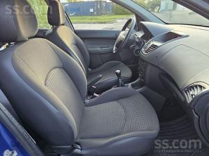 Zils Peugeot 206 2011 Rīga, ar dzinēja tilpumu 1.40 L un nobraukumu 138 tūkst. km par 2490 €, foto 10 vietnē AUTOMOTO.COM.LV