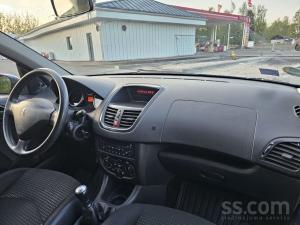 Zils Peugeot 206 2011 Rīga, ar dzinēja tilpumu 1.40 L un nobraukumu 138 tūkst. km par 2490 €, foto 11 vietnē AUTOMOTO.COM.LV