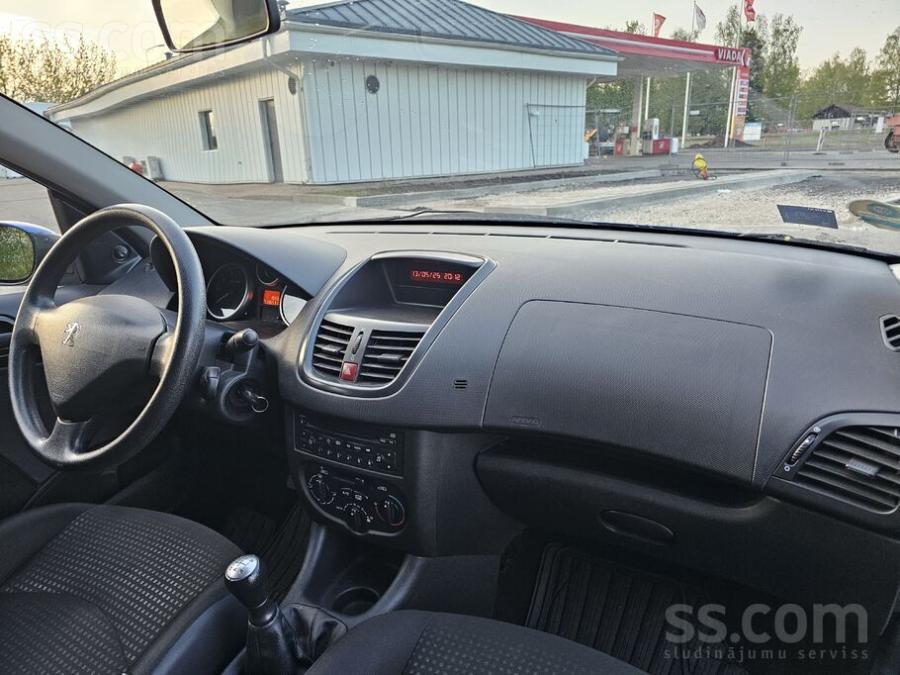 Zils Peugeot 206 2011 Rīga, ar dzinēja tilpumu 1.40 L un nobraukumu 138 tūkst. km par 2490 €, foto 11 vietnē AUTOMOTO.COM.LV