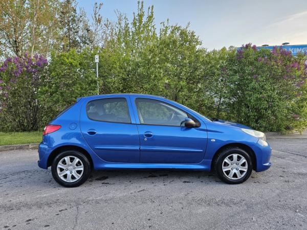 Blue Peugeot 206 2011 in Riga, with an engine capacity of 1.40 L and mileage of 137 thousand km for 2690 €, photo 3 on AUTOMOTO.COM.LV