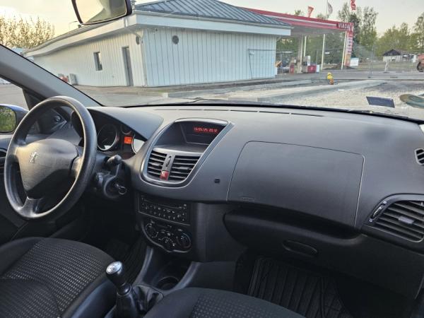 Blue Peugeot 206 2011 in Riga, with an engine capacity of 1.40 L and mileage of 137 thousand km for 2690 €, photo 8 on AUTOMOTO.COM.LV