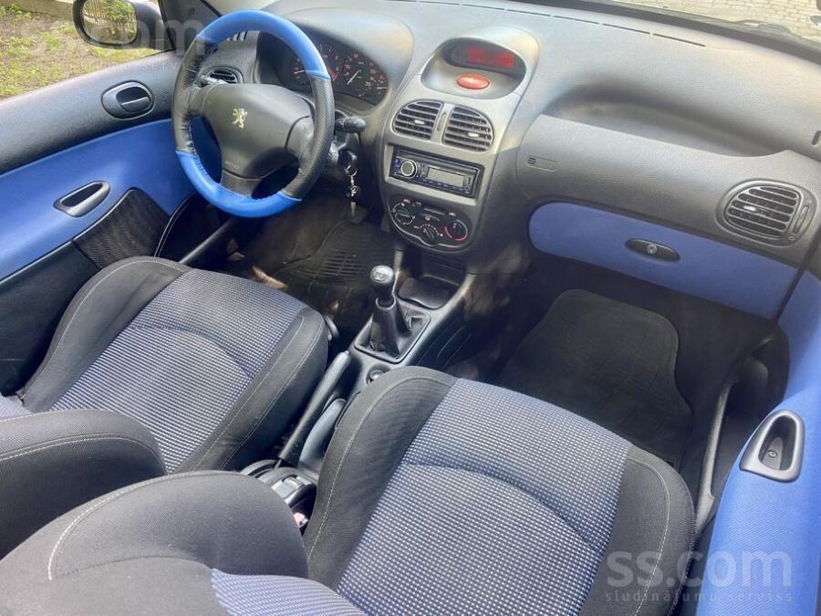 Peugeot 206 2001 Rīga, ar dzinēja tilpumu 1.60 L un nobraukumu 223 tūkst. km par 1690 €, foto 13 vietnē AUTOMOTO.COM.LV