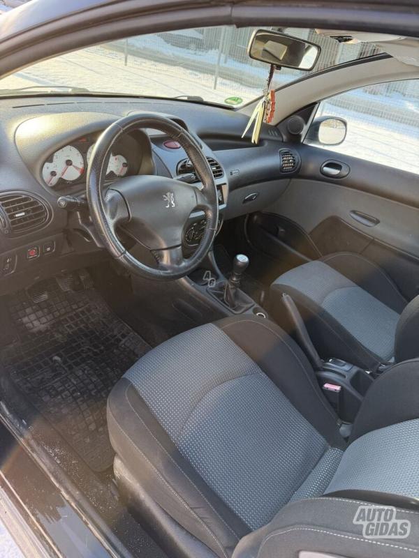 Peugeot 206 2005 Kretinga, ar dzinēja tilpumu 1.60 L un nobraukumu 179 tūkst. km par 1000 €, foto 7 vietnē AUTOMOTO.COM.LV
