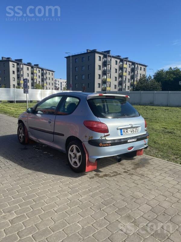 Peugeot 206 2001 Rīga, ar dzinēja tilpumu 2.00 L un nobraukumu 256 tūkst. km par 1600 €, foto 2 vietnē AUTOMOTO.COM.LV