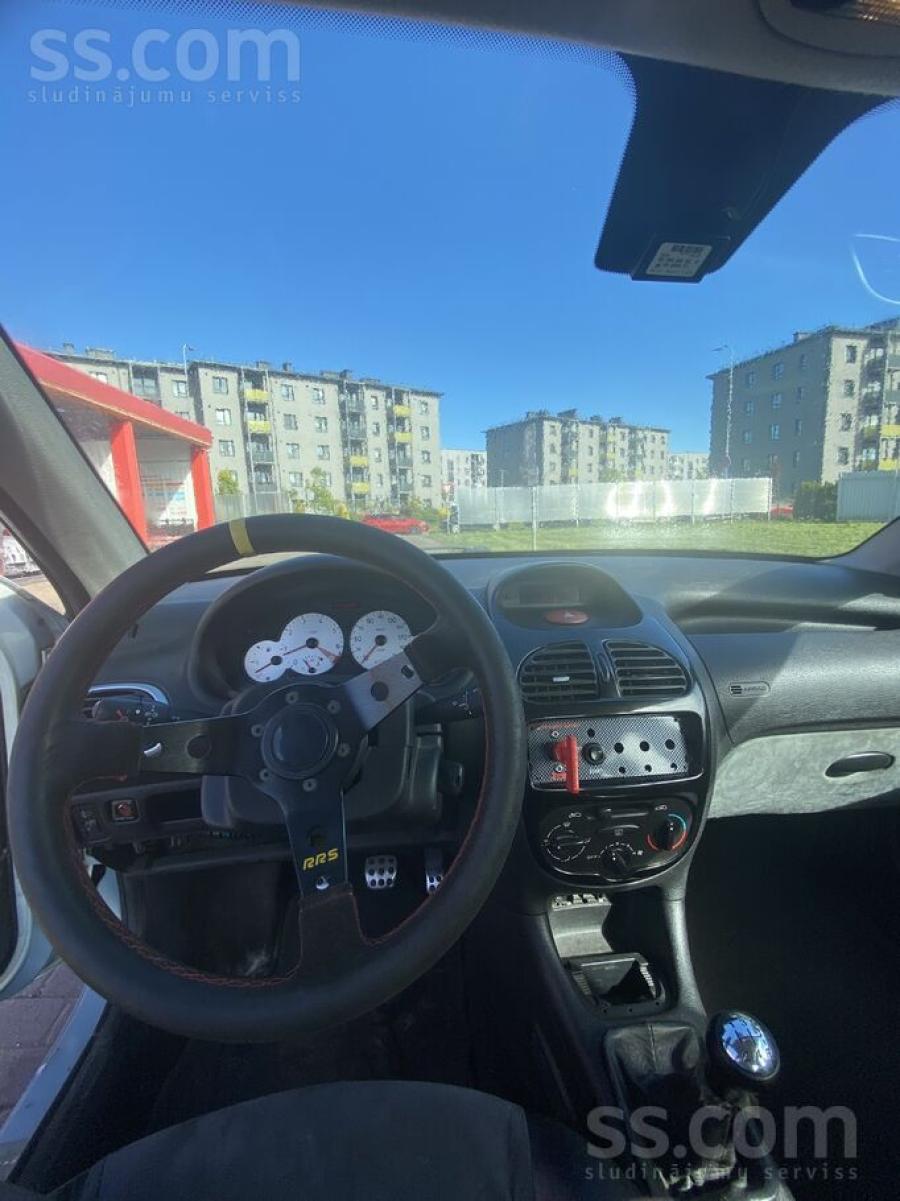 Пежо 206 2001 в Рига, объемом двигателя 2.00 л и пробегом 256 тыс. км за 1600 €, фото 6 на AUTOMOTO.COM.LV