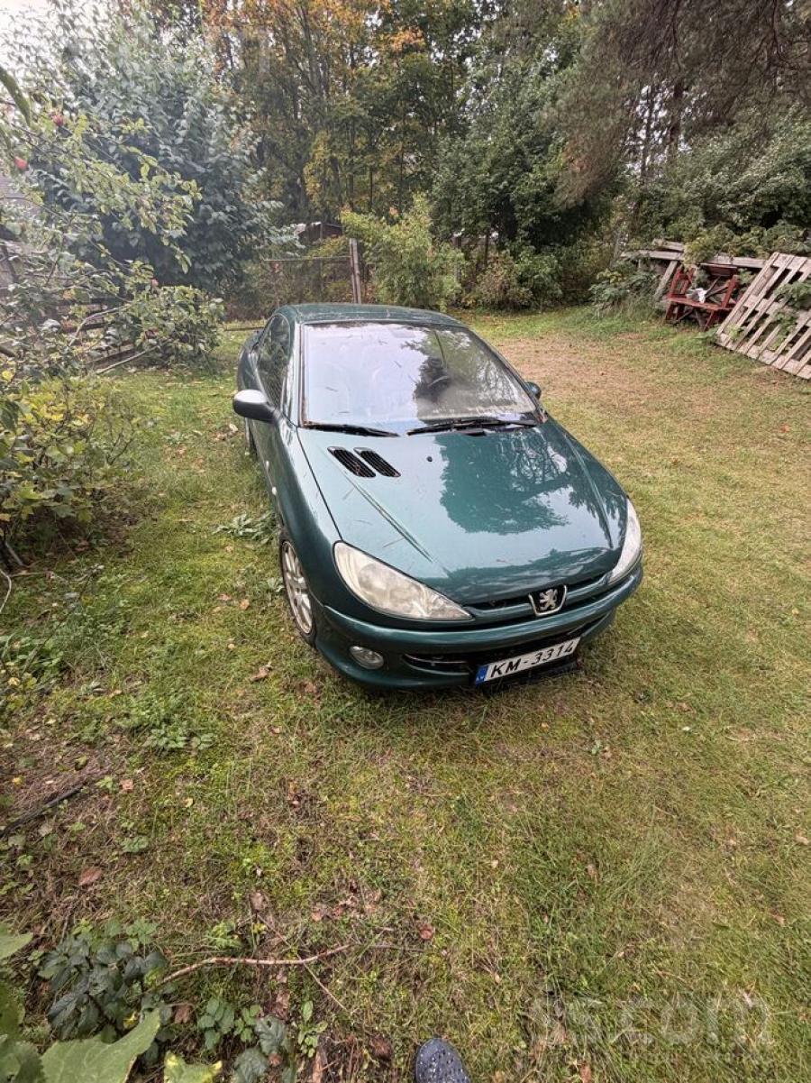 Green Peugeot 206 2004 in Riga, with an engine capacity of 1.60 L and mileage of 220 thousand km for 500 €, photo 5 on AUTOMOTO.COM.LV