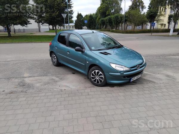 Green Peugeot 206 2000 in Preili, with an engine capacity of 1.40 L and mileage of 71 thousand km for 1600 €, photo 2 on AUTOMOTO.COM.LV