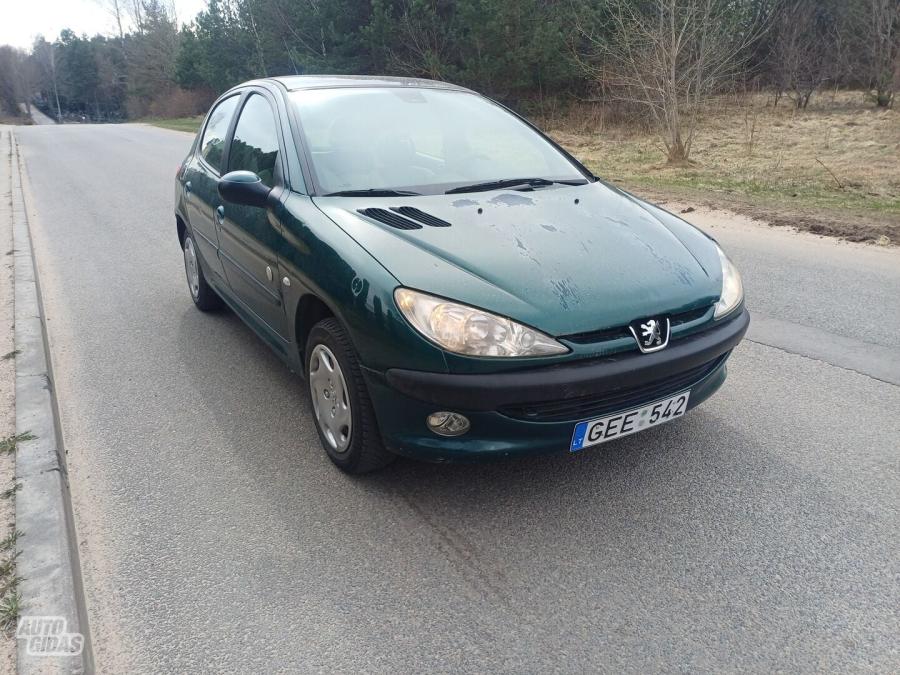 Zaļš Peugeot 206 2000 Viļņa, ar dzinēja tilpumu 1.40 L un nobraukumu 262 tūkst. km par 880 €, foto 4 vietnē AUTOMOTO.COM.LV