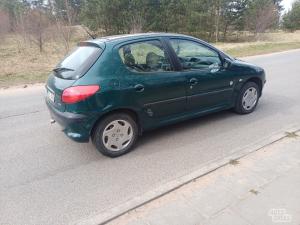 Zaļš Peugeot 206 2000 Viļņa, ar dzinēja tilpumu 1.40 L un nobraukumu 262 tūkst. km par 880 €, foto 6 vietnē AUTOMOTO.COM.LV