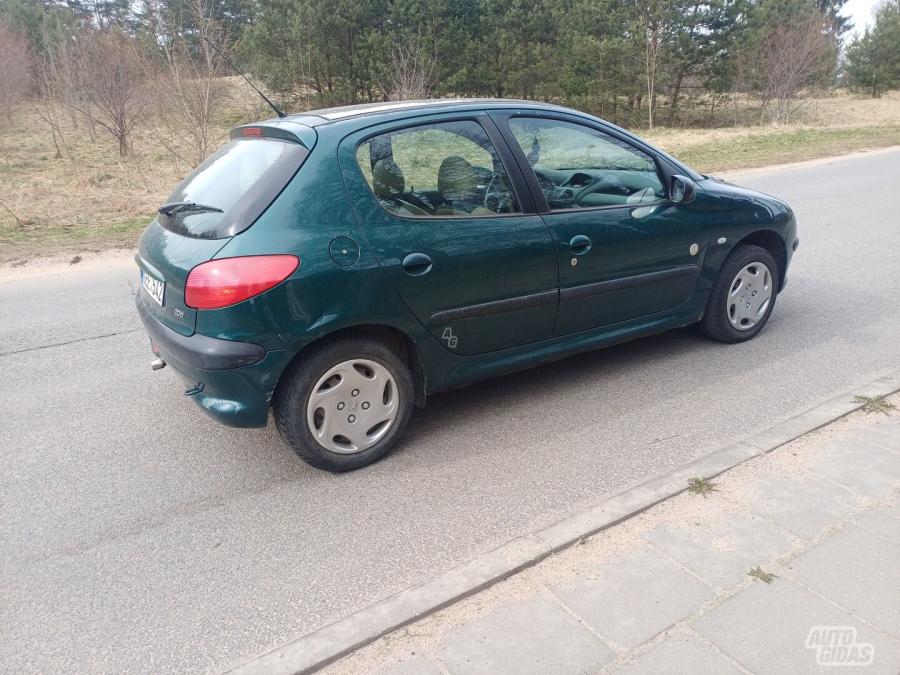 Zaļš Peugeot 206 2000 Viļņa, ar dzinēja tilpumu 1.40 L un nobraukumu 262 tūkst. km par 880 €, foto 6 vietnē AUTOMOTO.COM.LV