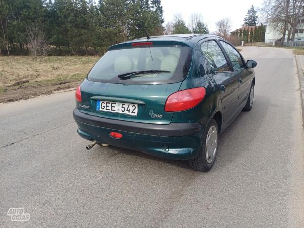 Zaļš Peugeot 206 2000 Viļņa, ar dzinēja tilpumu 1.40 L un nobraukumu 262 tūkst. km par 880 €, foto 6 vietnē AUTOMOTO.COM.LV