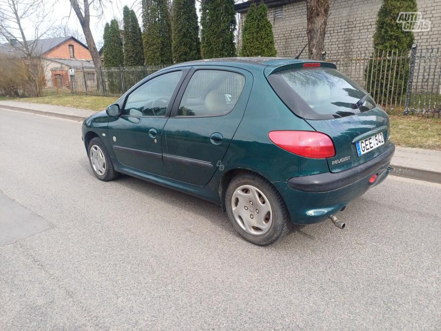 Zaļš Peugeot 206 2000 Viļņa, ar dzinēja tilpumu 1.40 L un nobraukumu 262 tūkst. km par 880 €, foto 9 vietnē AUTOMOTO.COM.LV