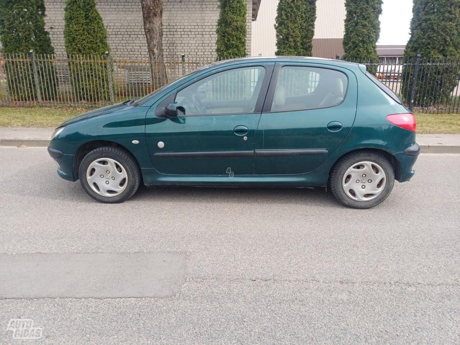 Zaļš Peugeot 206 2000 Viļņa, ar dzinēja tilpumu 1.40 L un nobraukumu 262 tūkst. km par 880 €, foto 10 vietnē AUTOMOTO.COM.LV