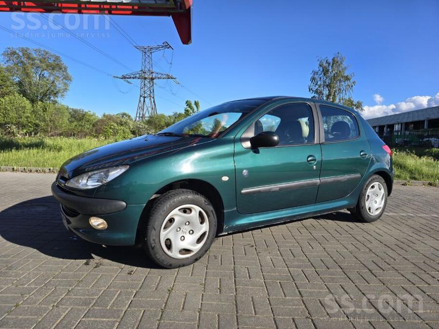 Zaļš Peugeot 206 2000 Rīga, ar dzinēja tilpumu 1.40 L un nobraukumu 194 tūkst. km par 1500 €, foto 3 vietnē AUTOMOTO.COM.LV