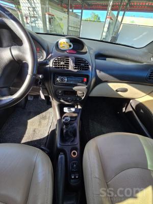 Zaļš Peugeot 206 2000 Rīga, ar dzinēja tilpumu 1.40 L un nobraukumu 194 tūkst. km par 1500 €, foto 12 vietnē AUTOMOTO.COM.LV