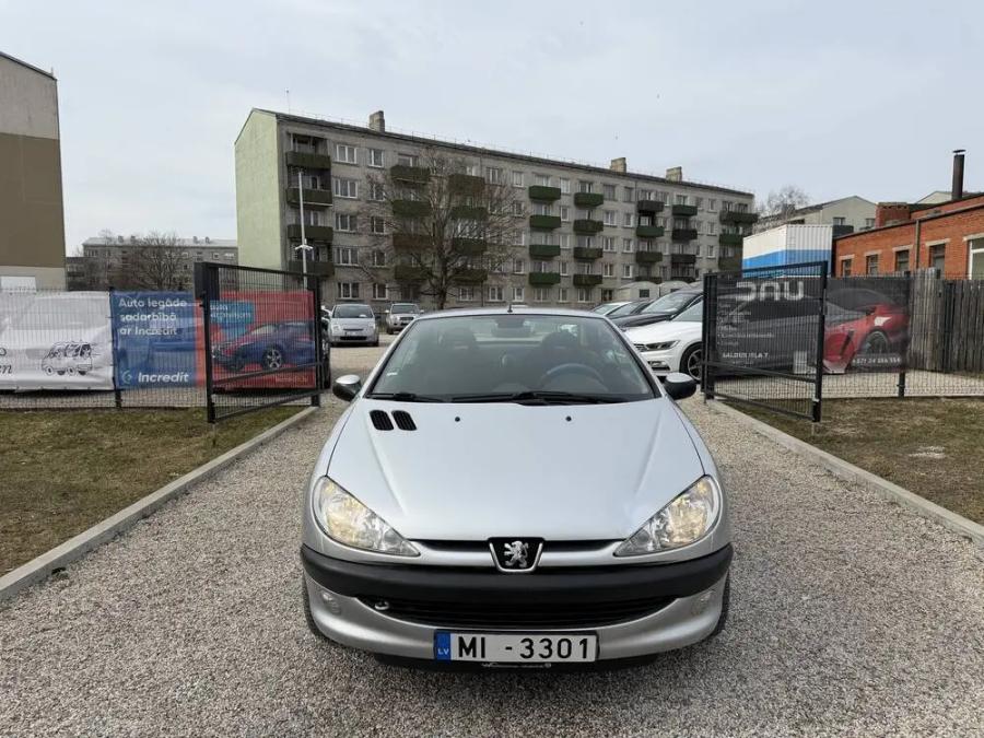 Grey Peugeot 206 2001 in Ventspils, with an engine capacity of 1.60 L and mileage of 222 thousand km for 1690 €, photo 3 on AUTOMOTO.COM.LV
