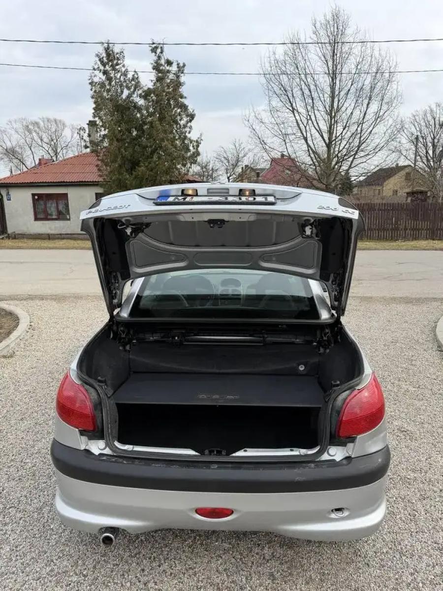 Grey Peugeot 206 2001 in Ventspils, with an engine capacity of 1.60 L and mileage of 222 thousand km for 1690 €, photo 13 on AUTOMOTO.COM.LV