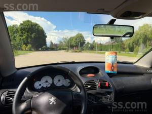 Pelēks Peugeot 206 2001 Bauska, ar dzinēja tilpumu 2.00 L un nobraukumu 190 tūkst. km par 1400 €, foto 13 vietnē AUTOMOTO.COM.LV