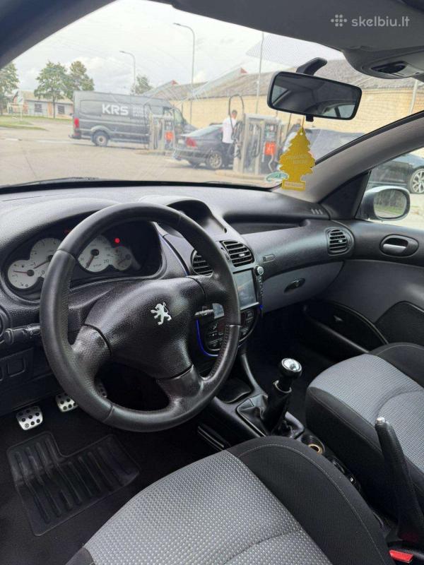 Пежо 206 2001 в Паневежис на AUTOMOTO.COM.LV Серый Пежо 206 2001 в Паневежис, объемом двигателя 2.00 л и пробегом 242 тыс. км за 1050 €, фото 9 на AUTOMOTO.COM.LV