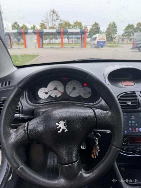 Пежо 206 2001 в Паневежис на AUTOMOTO.COM.LV Серый Пежо 206 2001 в Паневежис, объемом двигателя 2.00 л и пробегом 242 тыс. км за 1050 €, фото 10 на AUTOMOTO.COM.LV