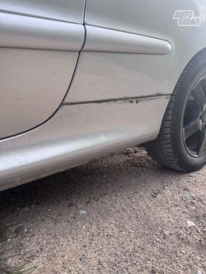 Pelēks Peugeot 206 2002 Marijampole, ar dzinēja tilpumu 1.60 L un nobraukumu 201 tūkst. km par 1100 €, foto 6 vietnē AUTOMOTO.COM.LV
