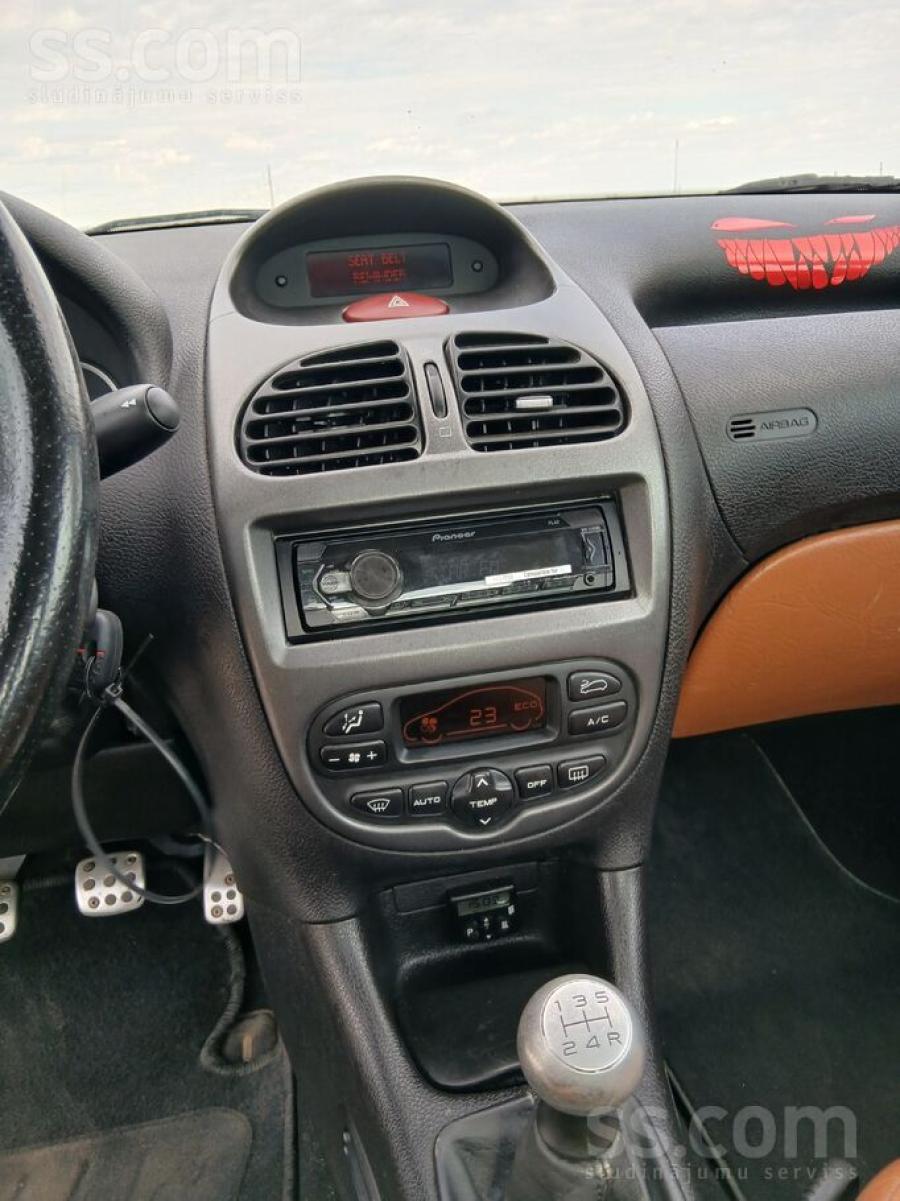 Pelēks Peugeot 206 2004 Bauska, ar dzinēja tilpumu 1.60 L un nobraukumu 230 tūkst. km par 1500 €, foto 10 vietnē AUTOMOTO.COM.LV