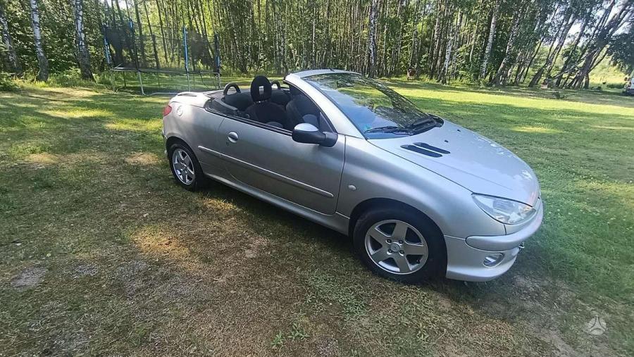 Pelēks Peugeot 206 2004 Kauņa, ar dzinēja tilpumu 1.59 L un nobraukumu 205 tūkst. km par 1960 €, foto 1 vietnē AUTOMOTO.COM.LV