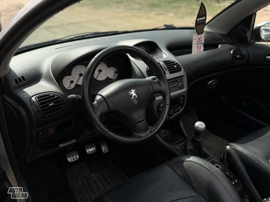 Pelēks Peugeot 206 2005 Šauļi, ar dzinēja tilpumu 1.60 L un nobraukumu 100 tūkst. km par 499 €, foto 12 vietnē AUTOMOTO.COM.LV