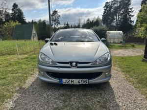 Grey Peugeot 206 2005 in Utena, with an engine capacity of 1.60 L and mileage of 191 thousand km for 1200 €, photo 3 on AUTOMOTO.COM.LV