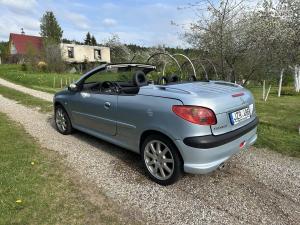 Grey Peugeot 206 2005 in Utena, with an engine capacity of 1.60 L and mileage of 191 thousand km for 1200 €, photo 5 on AUTOMOTO.COM.LV