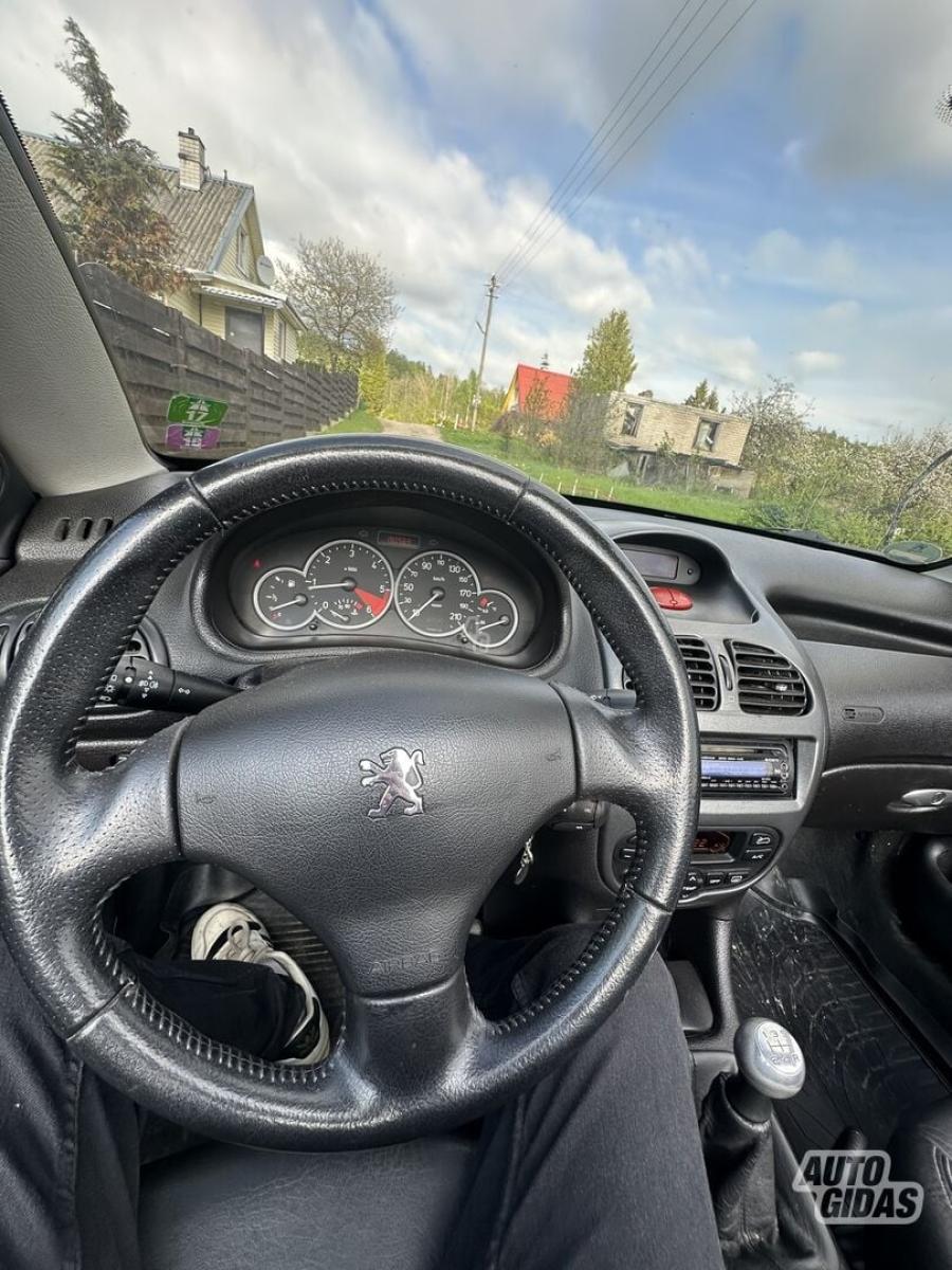 Grey Peugeot 206 2005 in Utena, with an engine capacity of 1.60 L and mileage of 191 thousand km for 1200 €, photo 14 on AUTOMOTO.COM.LV