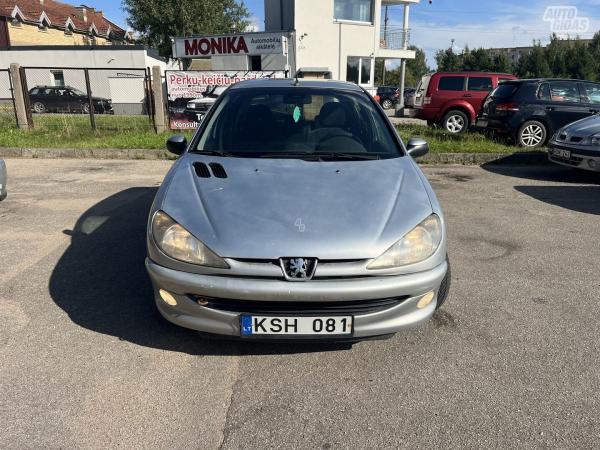 Пежо 206 2000 в Шяуляй на AUTOMOTO.COM.LV Серый Пежо 206 2000 в Шяуляй, объемом двигателя 2.00 л и пробегом 0 тыс. км за 499 €, фото 4 на AUTOMOTO.COM.LV