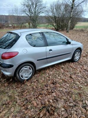 Grey Peugeot 206 2001 in Cesis, with an engine capacity of 1.40 L and mileage of 284 thousand km for 400 €, photo  on AUTOMOTO.COM.LV