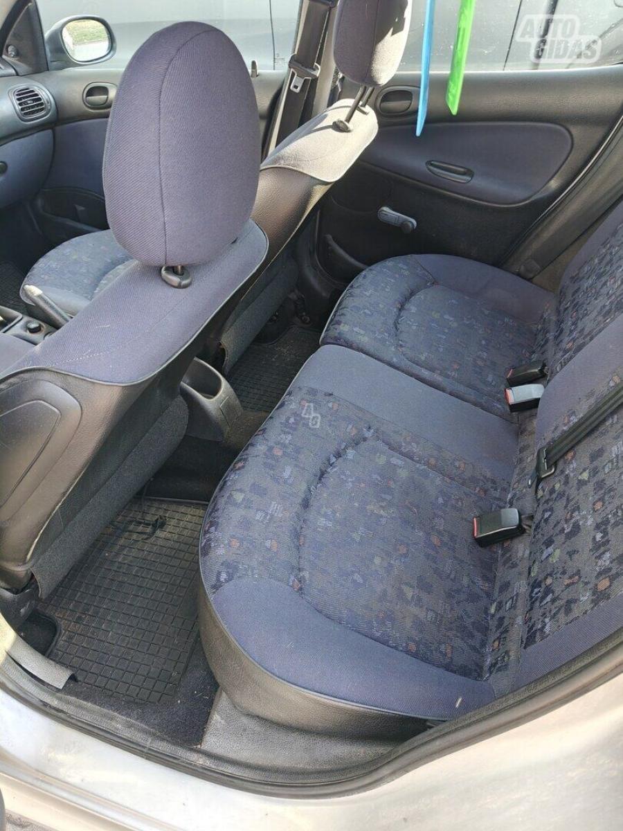 Pelēks Peugeot 206 2001 Kauņa, ar dzinēja tilpumu 1.90 L un nobraukumu 229 tūkst. km par 890 €, foto 8 vietnē AUTOMOTO.COM.LV