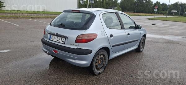 Grey Peugeot 206 2001 in Jekabpils, with an engine capacity of 2.00 L and mileage of 254 thousand km for 1100 €, photo 3 on AUTOMOTO.COM.LV